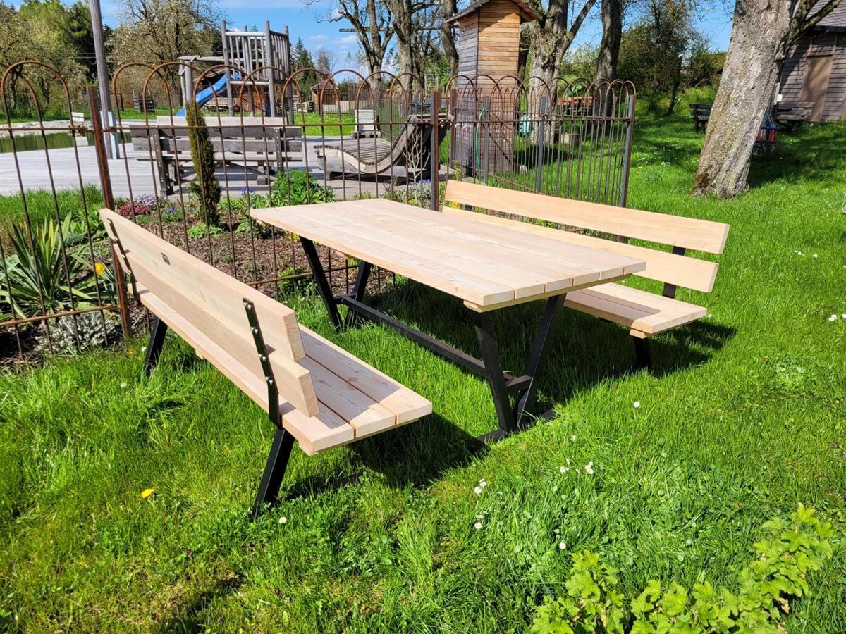 Sitzgarnitur ALOIS in Lärche mit Stahlunterbau | Tischlerei SilberHolz