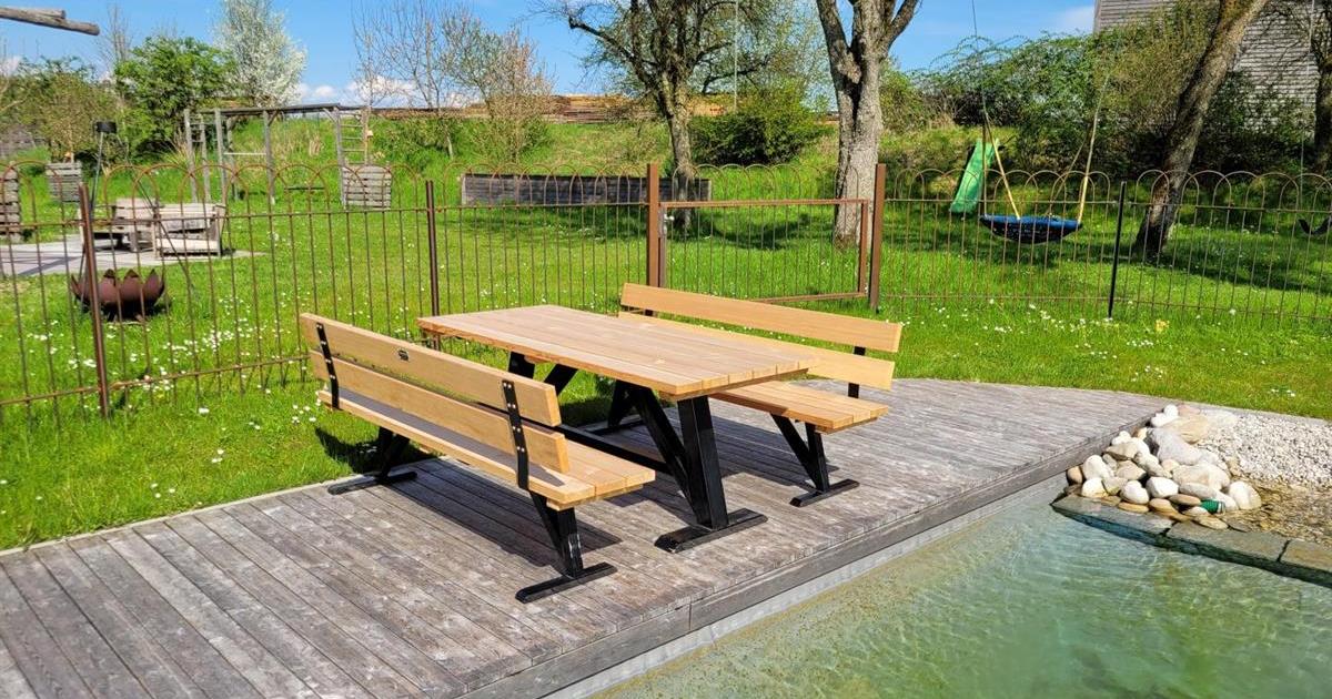 Sitzgarnitur ARNOLD in Lärche mit Stahlunterbau | Tischlerei SilberHolz